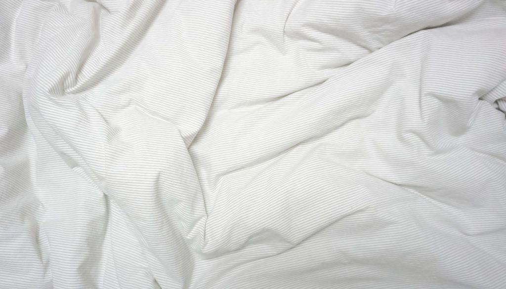 5 Jenis Bahan Selimut Terbaik dan Bikin Tidur Nyenyak