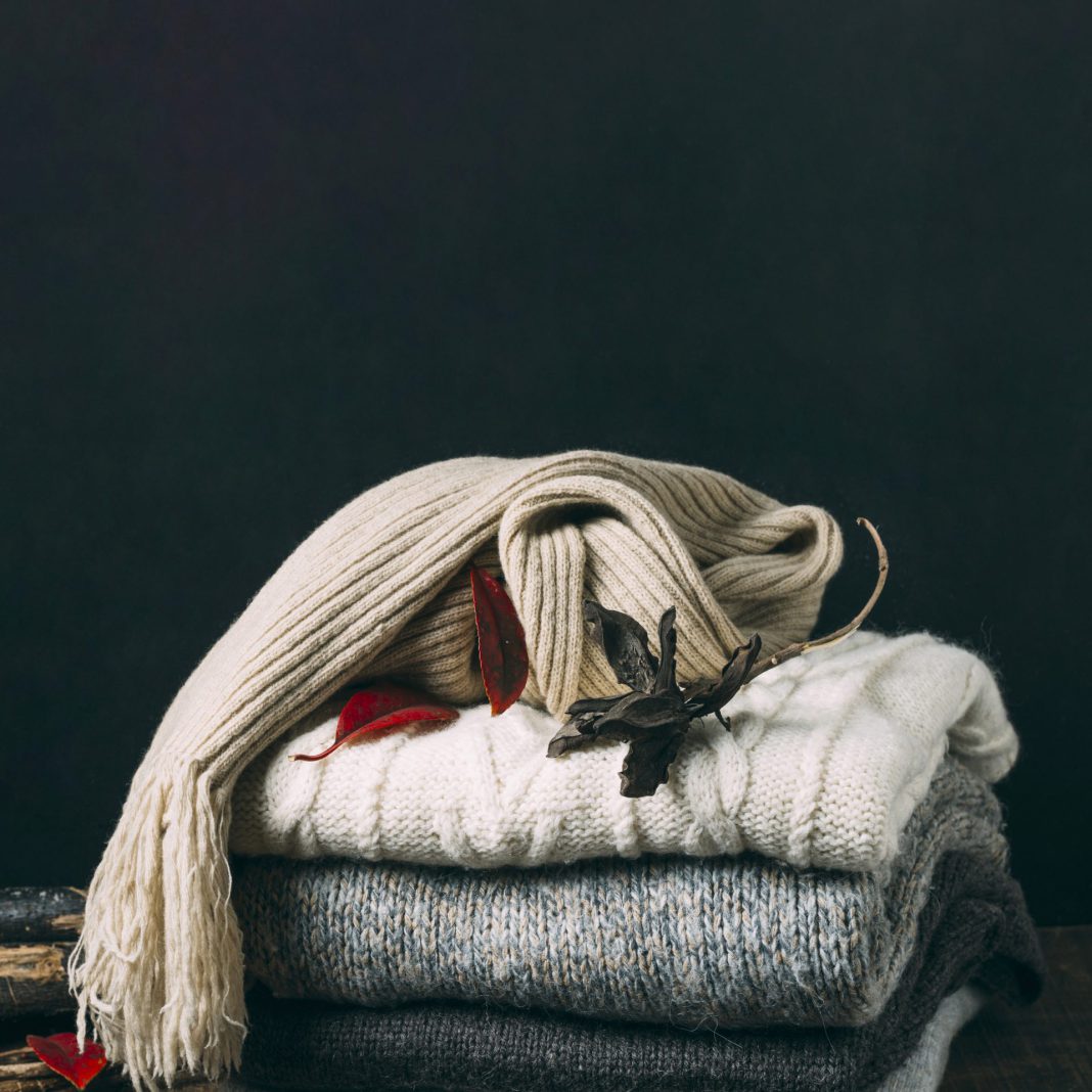 Mengenal Bahan Semi Wool: Karakteristik, Kelebihan Dan 4 Contoh Produknya