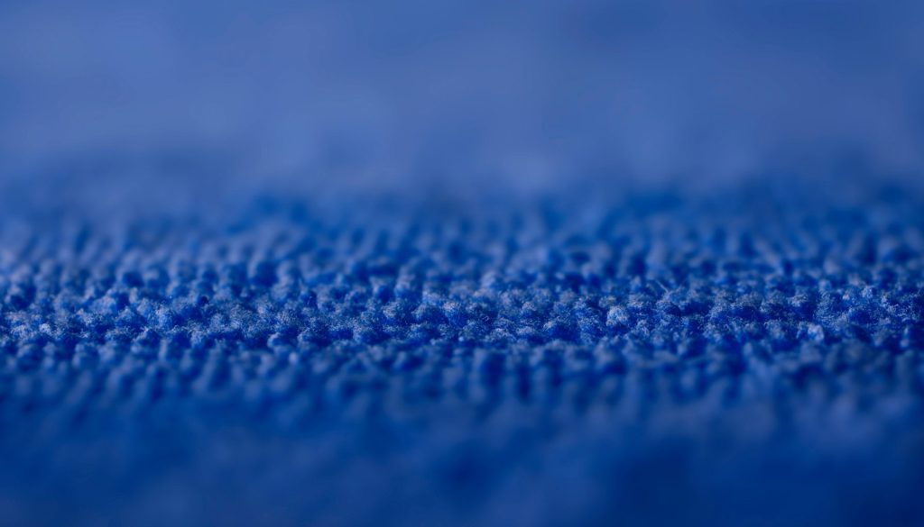 Apa Itu Kain Microfiber? 7 Kelebihannya untuk Sehari-Hari