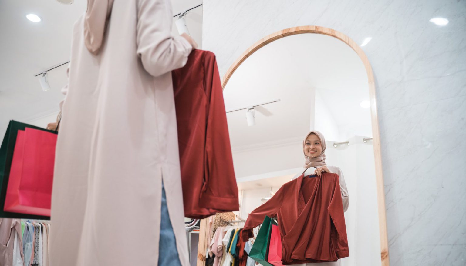 15 Inspirasi OOTD Kondangan Kekinian yang Bikin Pangling!