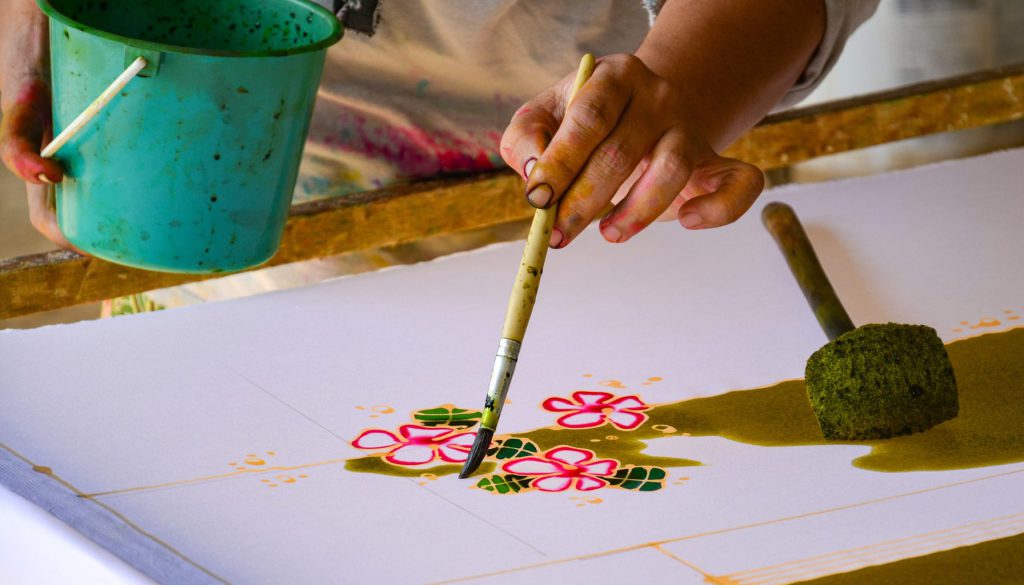 Begini 5 Langkah Cara Membuat Batik Ecoprint yang Unik!