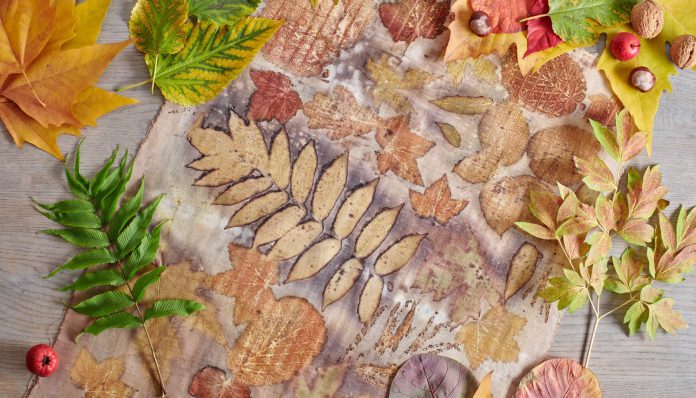 Begini 5 Langkah Cara Membuat Batik Ecoprint yang Unik!