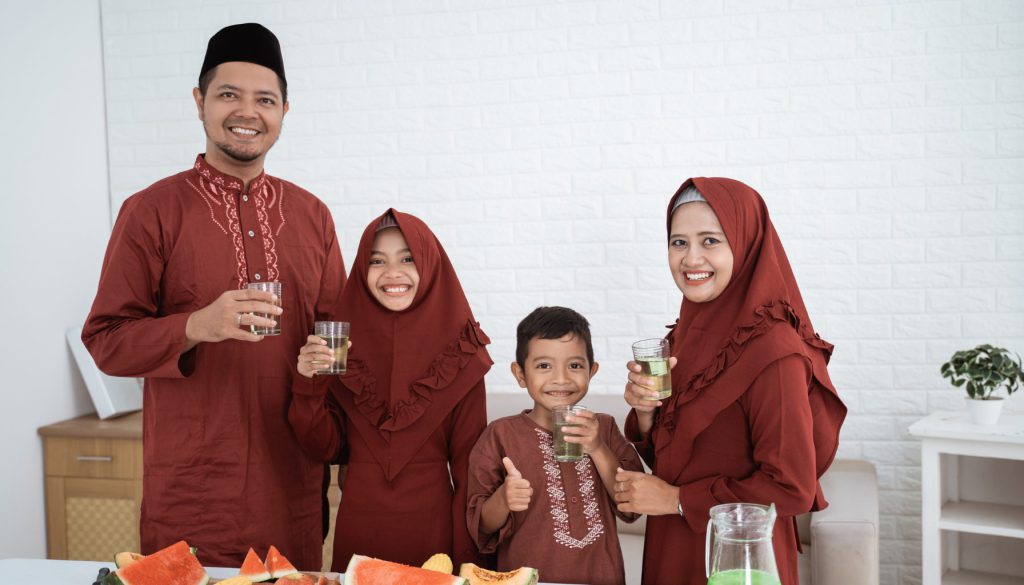 7 Tips dan Rekomendasi Warna Baju Lebaran Keluarga, Cek Yuk!