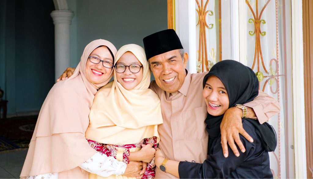 7 Tips dan Rekomendasi Warna Baju Lebaran Keluarga, Cek Yuk!