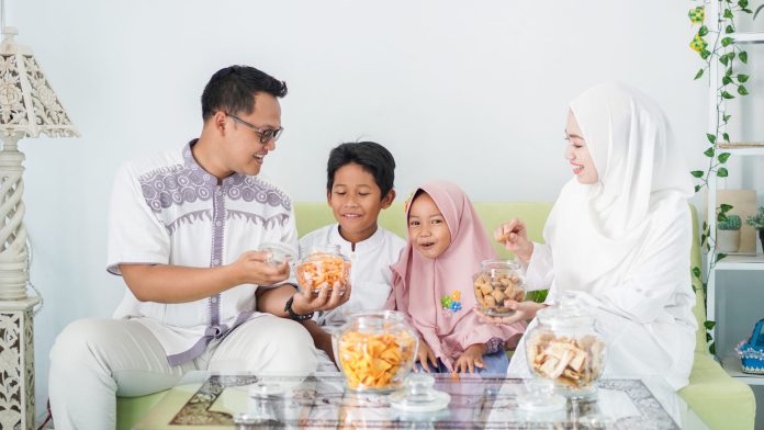 7 Tips dan Rekomendasi Warna Baju Lebaran Keluarga, Cek Yuk!