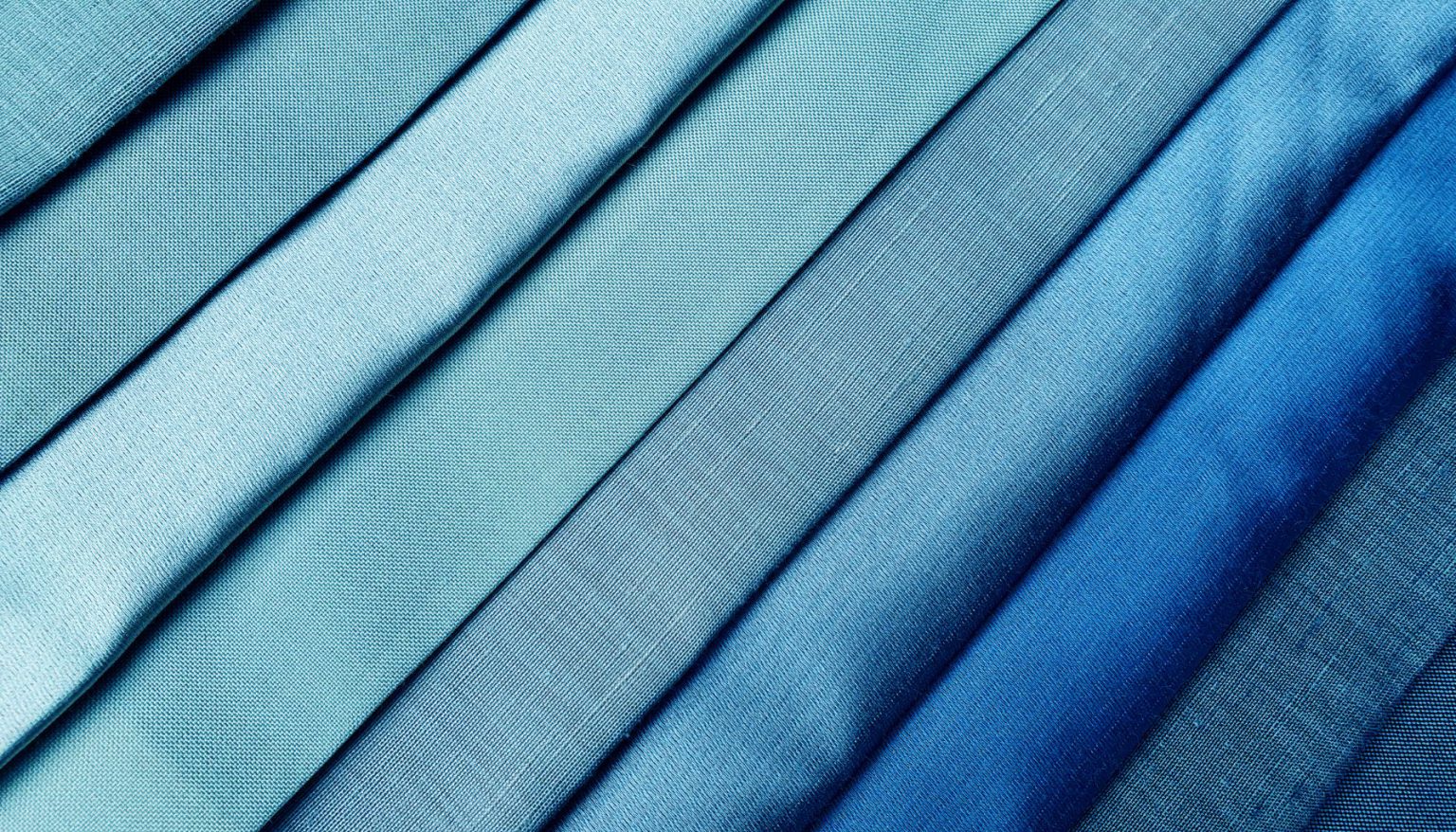 7 Ide Perpaduan Warna Biru untuk Outfit, Simple dan Elegan