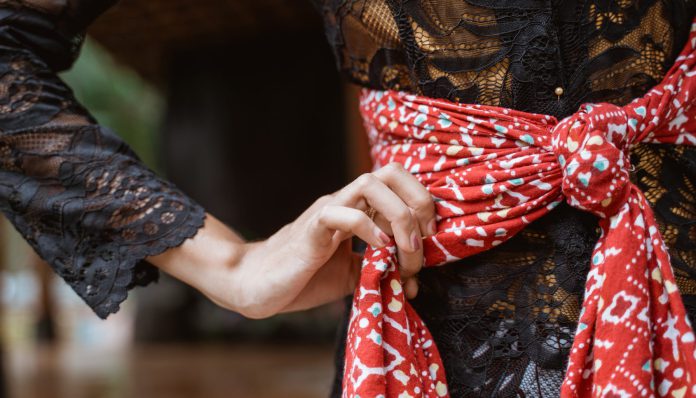 Kenali Kebaya Kutu Baru, Juga 10 Tips Memilih dan Memakainya