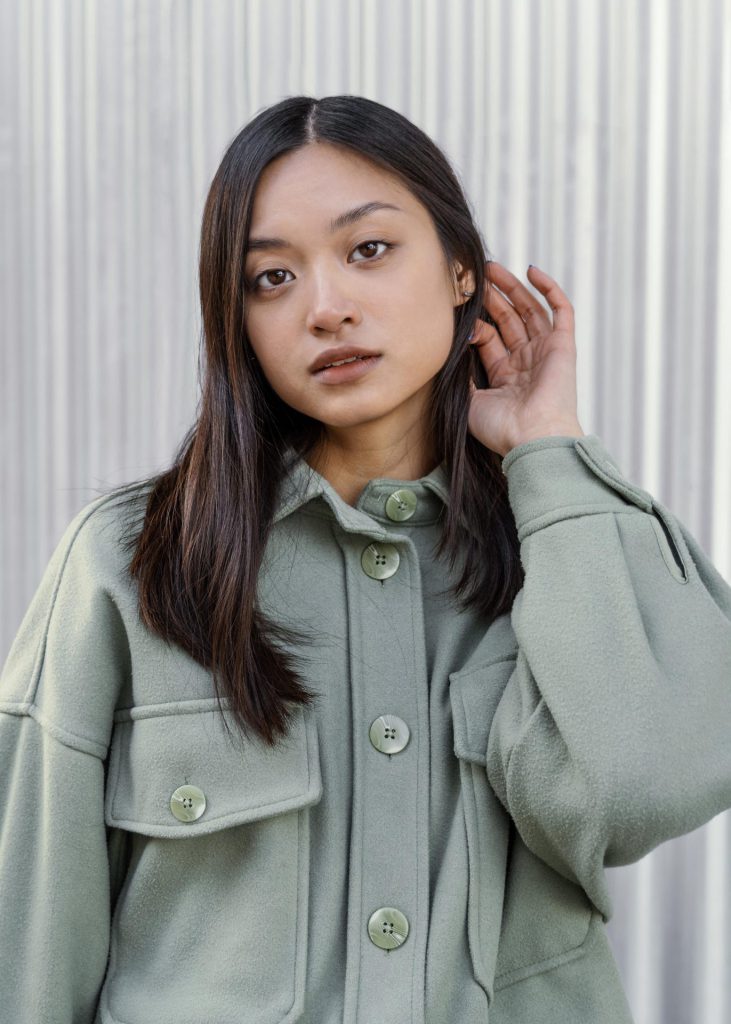 Ini Dia 5 Warna Outfit yang Tepat untuk Kulit Sawo Matang
