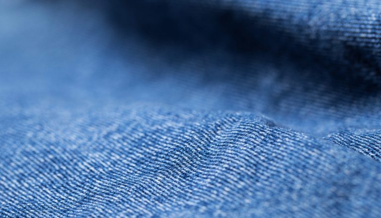 Warna Denim Cocok dengan Warna Apa? Intip 10 Kombinasinya